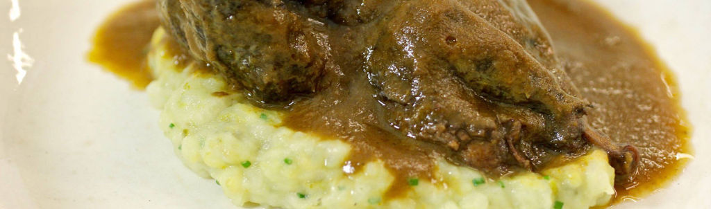 ROBINFOOD / Palomas guisadas + Puré de berza | David de Jorge